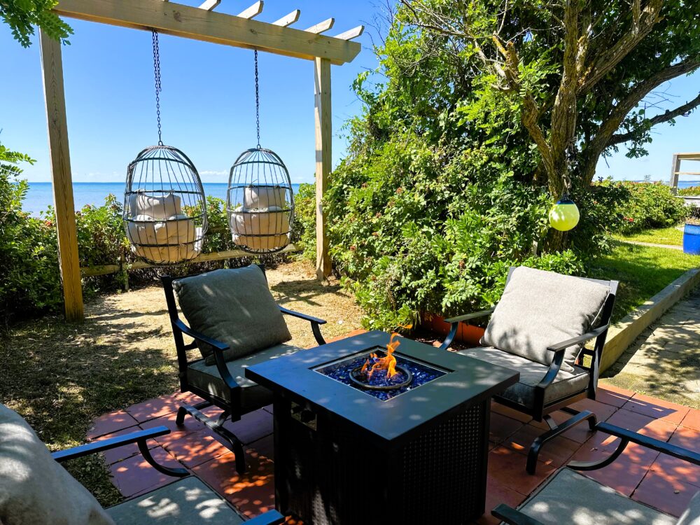 Castaway Cottage~Small Waterfront Cottage - Heart of Cape Cod